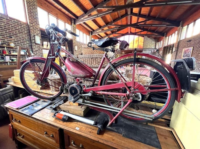 EJ Ainger Auctioneers and Valuers Item Detail